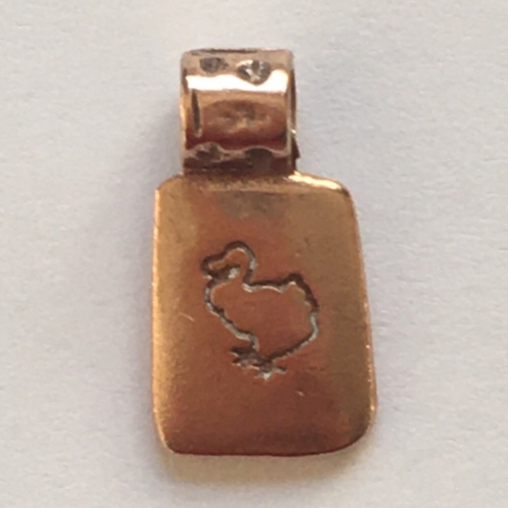 Dodo Pomellato Rectangular Gold Dodo Charm - Gem